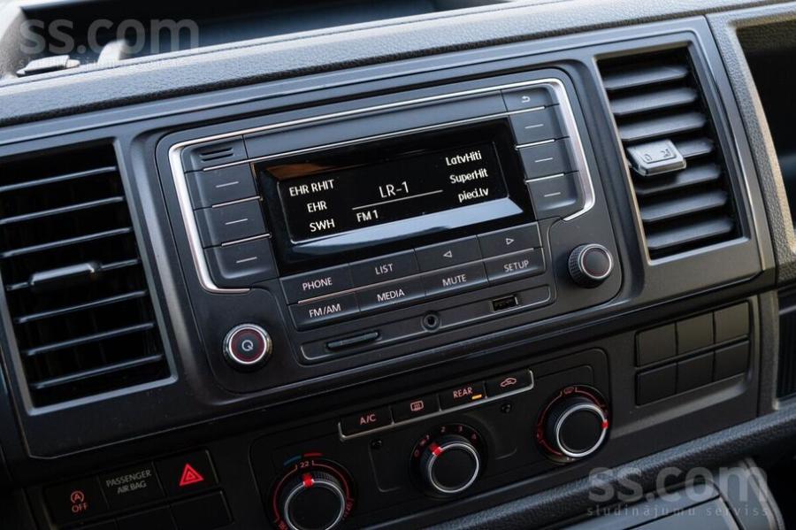 Zils Volkswagen Multivan 2016 Rīga, ar dzinēja tilpumu 2.00 L un nobraukumu 178 tūkst. km par 20950 €, foto 11 vietnē AUTOMOTO.COM.LV