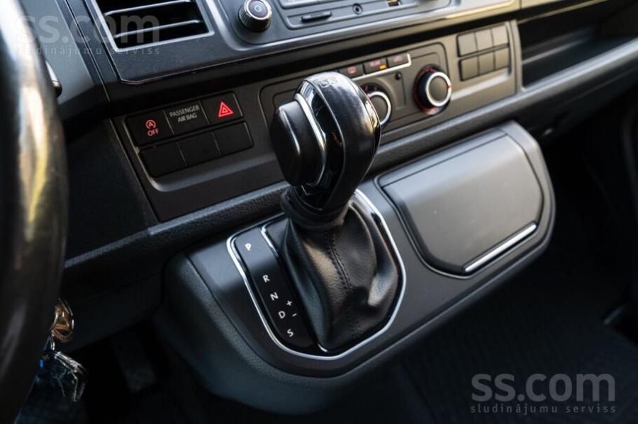 Zils Volkswagen Multivan 2016 Rīga, ar dzinēja tilpumu 2.00 L un nobraukumu 178 tūkst. km par 20950 €, foto 13 vietnē AUTOMOTO.COM.LV