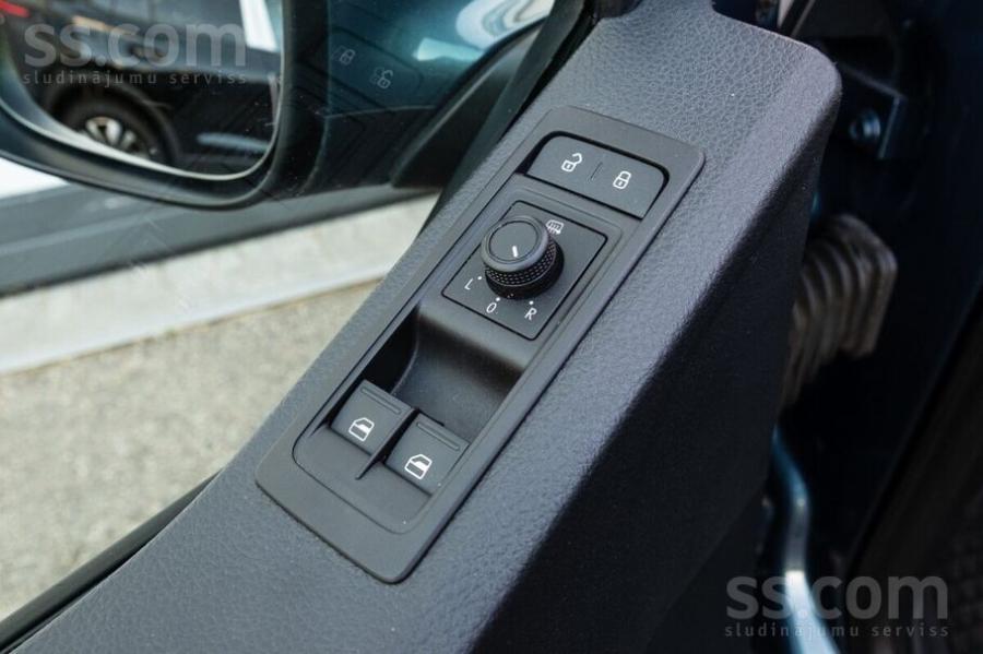 Zils Volkswagen Multivan 2016 Rīga, ar dzinēja tilpumu 2.00 L un nobraukumu 178 tūkst. km par 20950 €, foto 14 vietnē AUTOMOTO.COM.LV