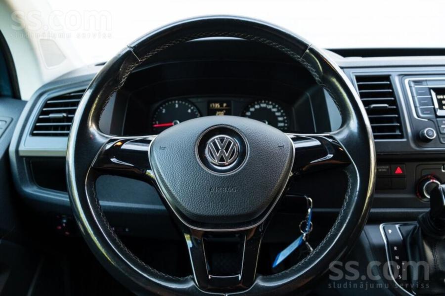Zils Volkswagen Multivan 2016 Rīga, ar dzinēja tilpumu 2.00 L un nobraukumu 178 tūkst. km par 20950 €, foto 16 vietnē AUTOMOTO.COM.LV
