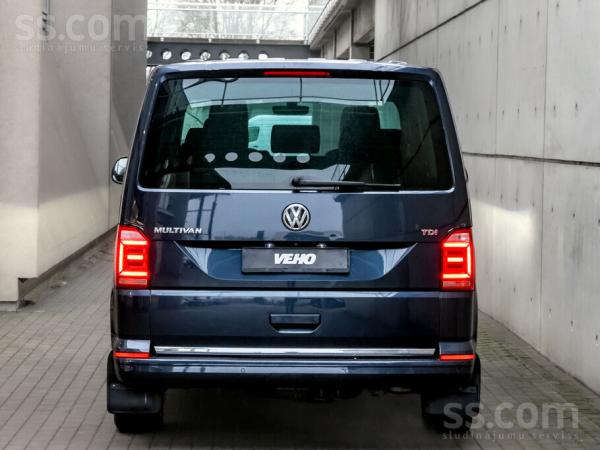 Blue Volkswagen Multivan 2017 in Riga, with an engine capacity of 2.00 L and mileage of 264 thousand km for 22900 €, photo 5 on AUTOMOTO.COM.LV