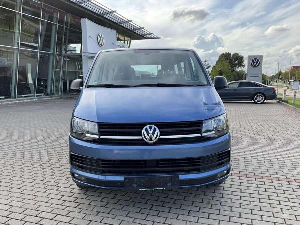 Blue Volkswagen Multivan 2018 in Siauliai, with an engine capacity of 2.00 L and mileage of 300 thousand km for 14990 €, photo 4 on AUTOMOTO.COM.LV