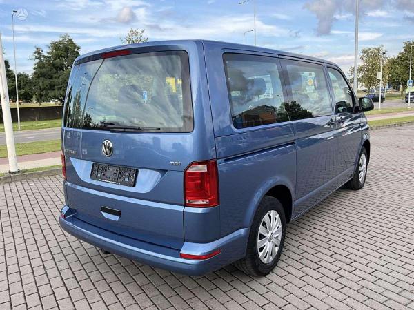Blue Volkswagen Multivan 2018 in Siauliai, with an engine capacity of 2.00 L and mileage of 300 thousand km for 14990 €, photo 5 on AUTOMOTO.COM.LV