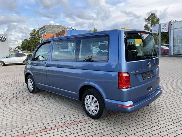 Blue Volkswagen Multivan 2018 in Siauliai, with an engine capacity of 2.00 L and mileage of 300 thousand km for 14990 €, photo 6 on AUTOMOTO.COM.LV