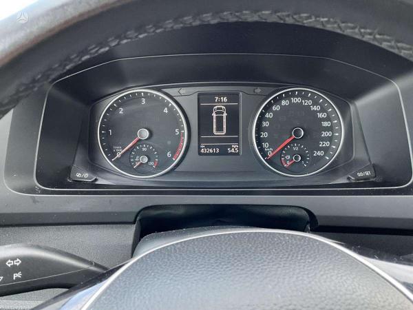Blue Volkswagen Multivan 2018 in Siauliai, with an engine capacity of 2.00 L and mileage of 300 thousand km for 14990 €, photo 11 on AUTOMOTO.COM.LV