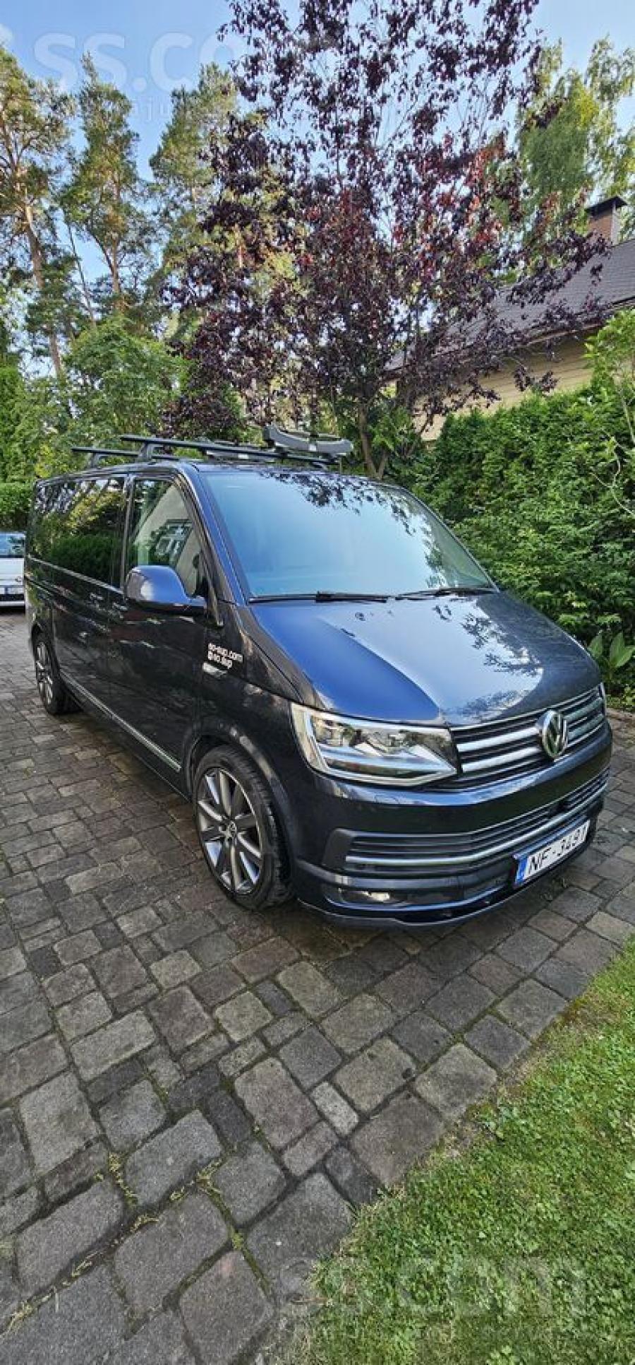 Blue Volkswagen Multivan 2019 in Jurmala, with an engine capacity of 2.00 L and mileage of 167 thousand km for 28500 €, photo 1 on AUTOMOTO.COM.LV