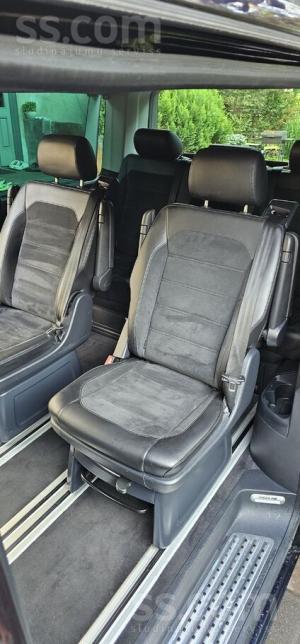 Blue Volkswagen Multivan 2019 in Jurmala, with an engine capacity of 2.00 L and mileage of 167 thousand km for 28500 €, photo 10 on AUTOMOTO.COM.LV