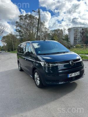 Zils Volkswagen Multivan 2022 Rīga, ar dzinēja tilpumu 2.00 L un nobraukumu 54 tūkst. km par 46700 €, foto  vietnē AUTOMOTO.COM.LV