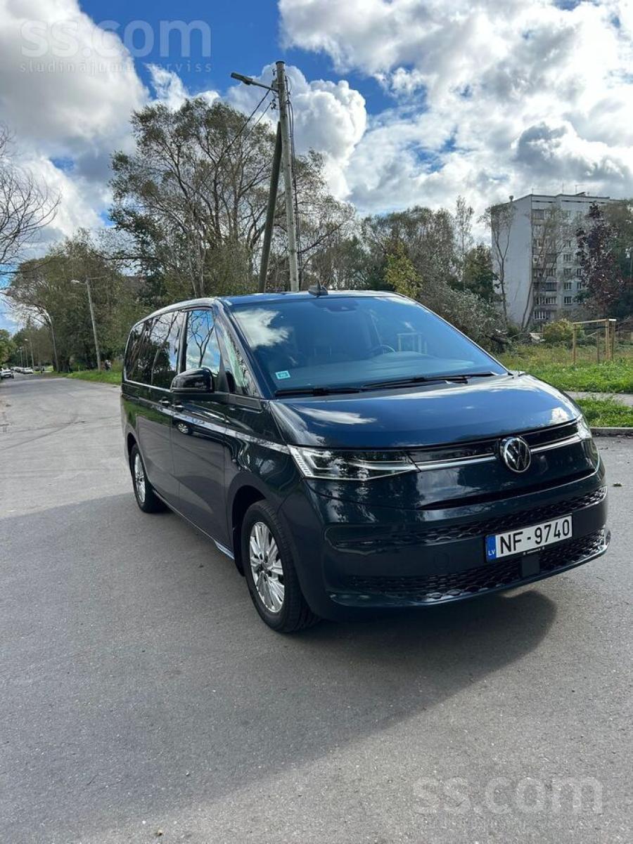 Zils Volkswagen Multivan 2022 Rīga, ar dzinēja tilpumu 2.00 L un nobraukumu 54 tūkst. km par 46700 €, foto 1 vietnē AUTOMOTO.COM.LV