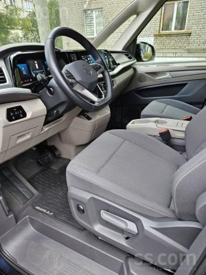 Zils Volkswagen Multivan 2022 Rīga, ar dzinēja tilpumu 2.00 L un nobraukumu 54 tūkst. km par 46700 €, foto 15 vietnē AUTOMOTO.COM.LV