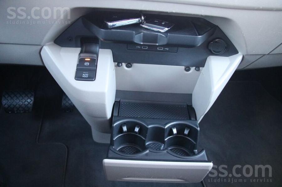 Blue Volkswagen Multivan 2022 in Tukums, with an engine capacity of 1.40 L and mileage of 73 thousand km for 39998 €, photo 22 on AUTOMOTO.COM.LV