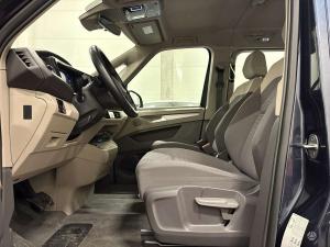 Zils Volkswagen Multivan 2024 Viļņa, ar dzinēja tilpumu 1.97 L un nobraukumu 7 tūkst. km par 45490 €, foto 13 vietnē AUTOMOTO.COM.LV