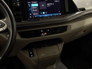 Zils Volkswagen Multivan 2024 Viļņa, ar dzinēja tilpumu 1.97 L un nobraukumu 7 tūkst. km par 45490 €, foto 21 vietnē AUTOMOTO.COM.LV