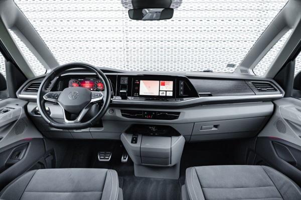 Zils Volkswagen Multivan 2024 Mārupe, ar dzinēja tilpumu 2.00 L un nobraukumu 50 tūkst. km par 51900 €, foto 6 vietnē AUTOMOTO.COM.LV