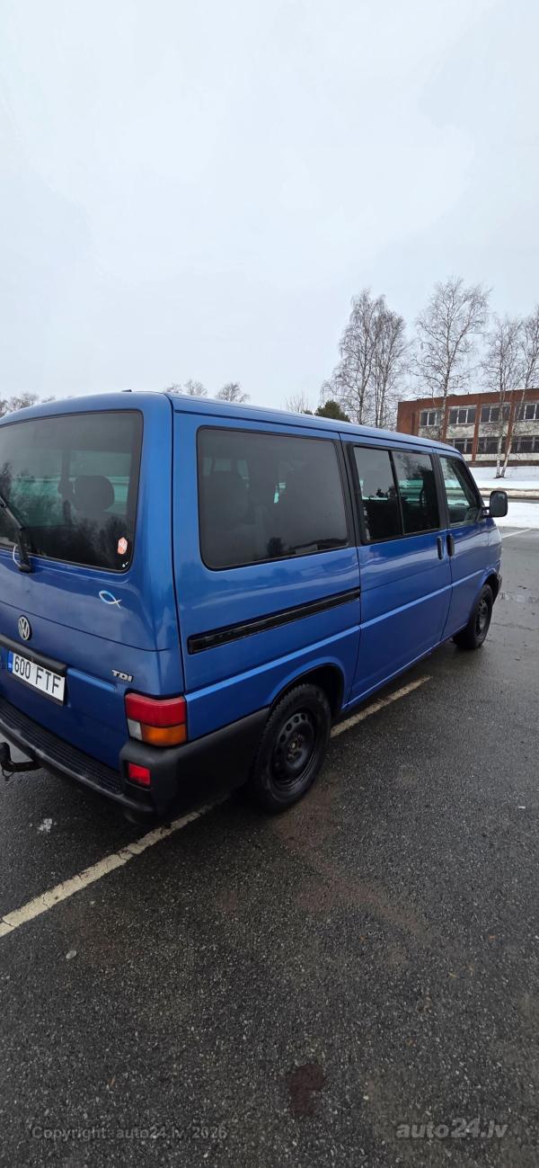 Blue Volkswagen Multivan 2000 in Tallinn, with an engine capacity of 2.50 L and mileage of 297 thousand km for 4500 €, photo 6 on AUTOMOTO.COM.LV