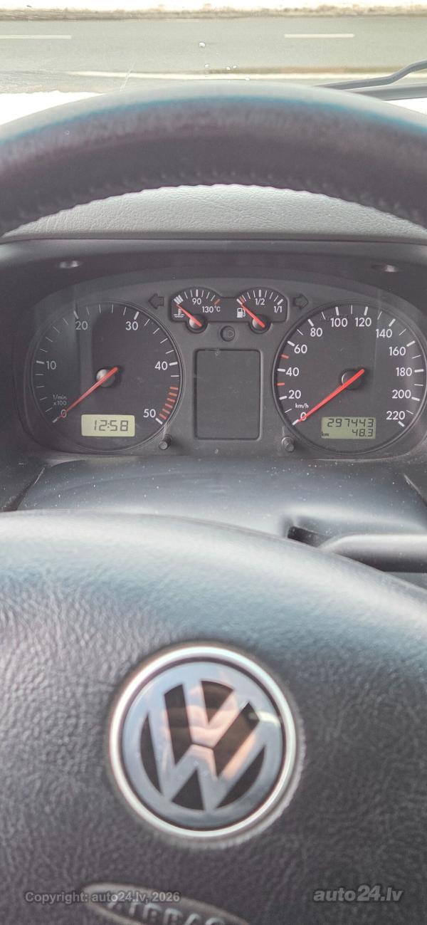 Zils Volkswagen Multivan 2000 Tallina, ar dzinēja tilpumu 2.50 L un nobraukumu 297 tūkst. km par 4500 €, foto 11 vietnē AUTOMOTO.COM.LV