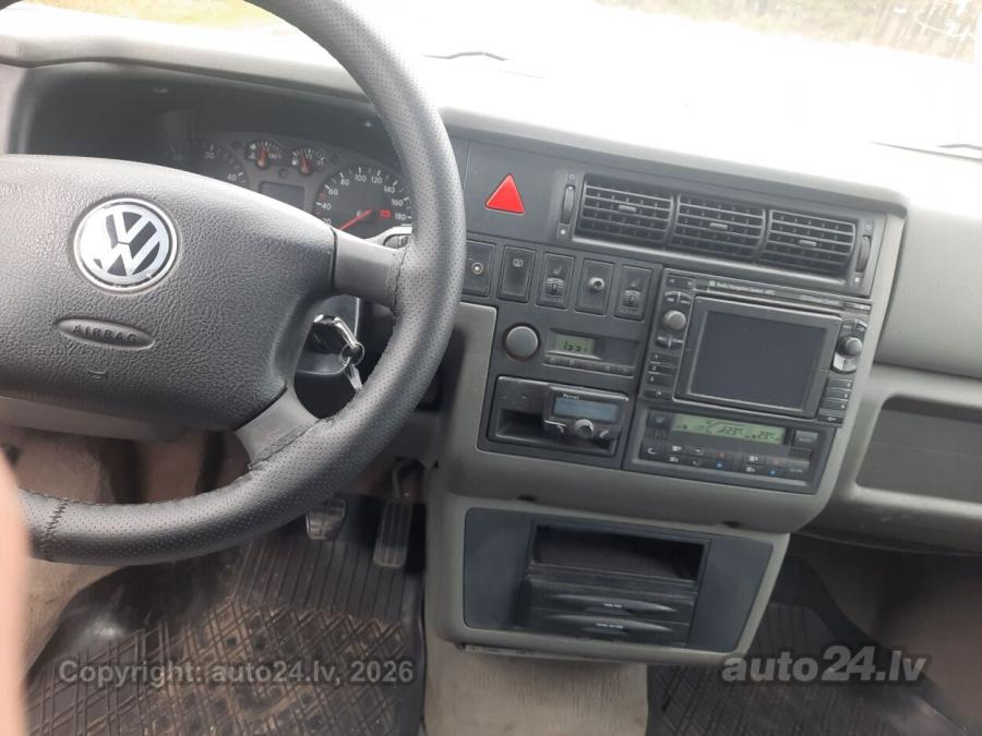 Blue Volkswagen Multivan 2000 in Ventspils, with an engine capacity of 2.46 L and mileage of 367 thousand km for 6800 €, photo 5 on AUTOMOTO.COM.LV