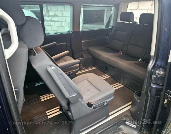 Zils Volkswagen Multivan 2004 Tallina, ar dzinēja tilpumu 2.50 L un nobraukumu 516 tūkst. km par 2390 €, foto 11 vietnē AUTOMOTO.COM.LV