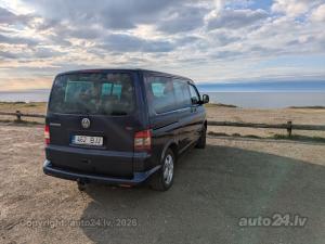 Zils Volkswagen Multivan 2005 Tallina, ar dzinēja tilpumu 2.50 L un nobraukumu 335 tūkst. km par 6900 €, foto 3 vietnē AUTOMOTO.COM.LV