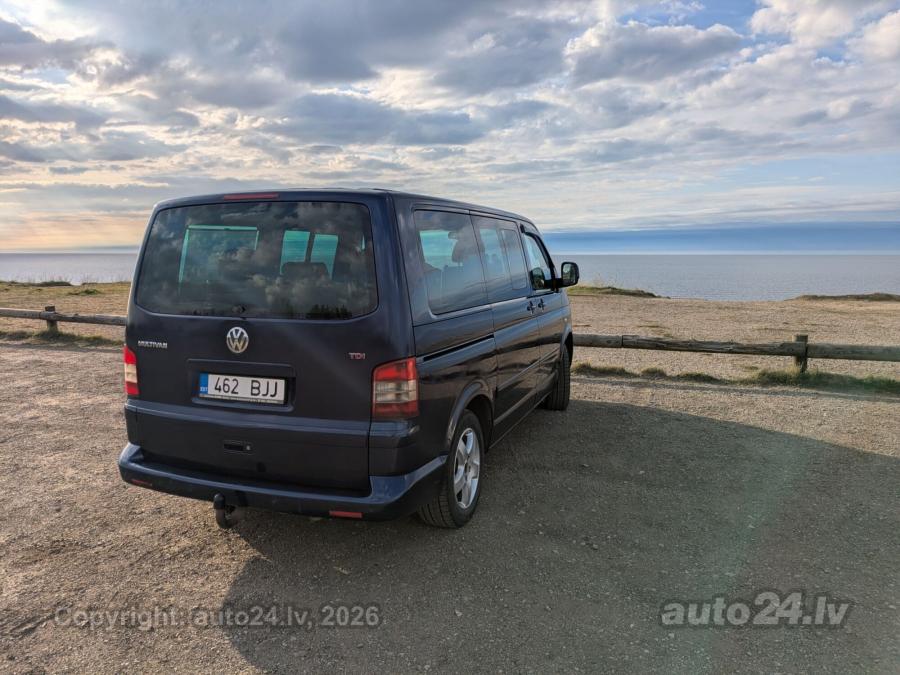 Zils Volkswagen Multivan 2005 Tallina, ar dzinēja tilpumu 2.50 L un nobraukumu 335 tūkst. km par 6900 €, foto 3 vietnē AUTOMOTO.COM.LV