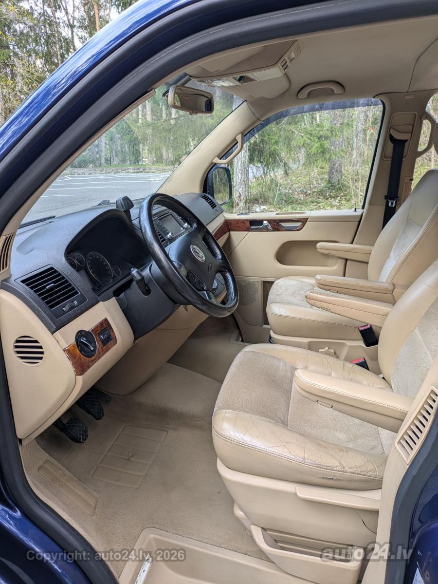 Zils Volkswagen Multivan 2005 Tallina, ar dzinēja tilpumu 2.50 L un nobraukumu 335 tūkst. km par 6900 €, foto 5 vietnē AUTOMOTO.COM.LV