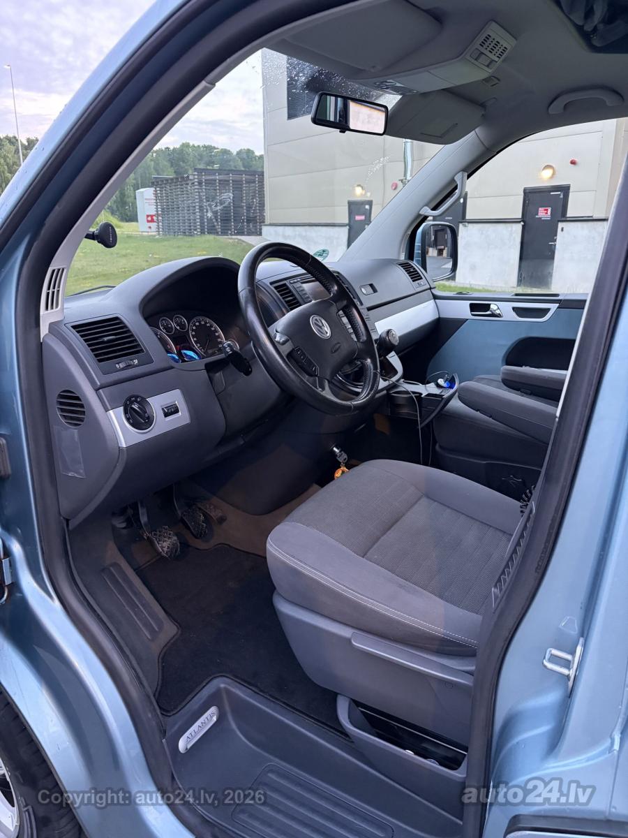 Zils Volkswagen Multivan 2007 Tartu, ar dzinēja tilpumu 2.50 L un nobraukumu 354 tūkst. km par 13000 €, foto 21 vietnē AUTOMOTO.COM.LV