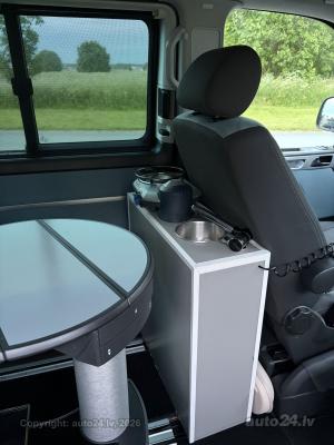 Zils Volkswagen Multivan 2007 Tartu, ar dzinēja tilpumu 2.50 L un nobraukumu 354 tūkst. km par 13000 €, foto 27 vietnē AUTOMOTO.COM.LV