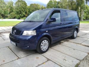 Zils Volkswagen Multivan 2007 Rīga, ar dzinēja tilpumu 1.90 L un nobraukumu 258 tūkst. km par 8298 €, foto  vietnē AUTOMOTO.COM.LV