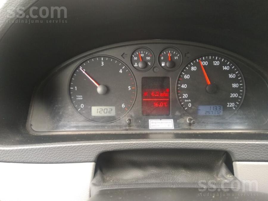 Zils Volkswagen Multivan 2007 Rīga, ar dzinēja tilpumu 1.90 L un nobraukumu 258 tūkst. km par 8298 €, foto 18 vietnē AUTOMOTO.COM.LV