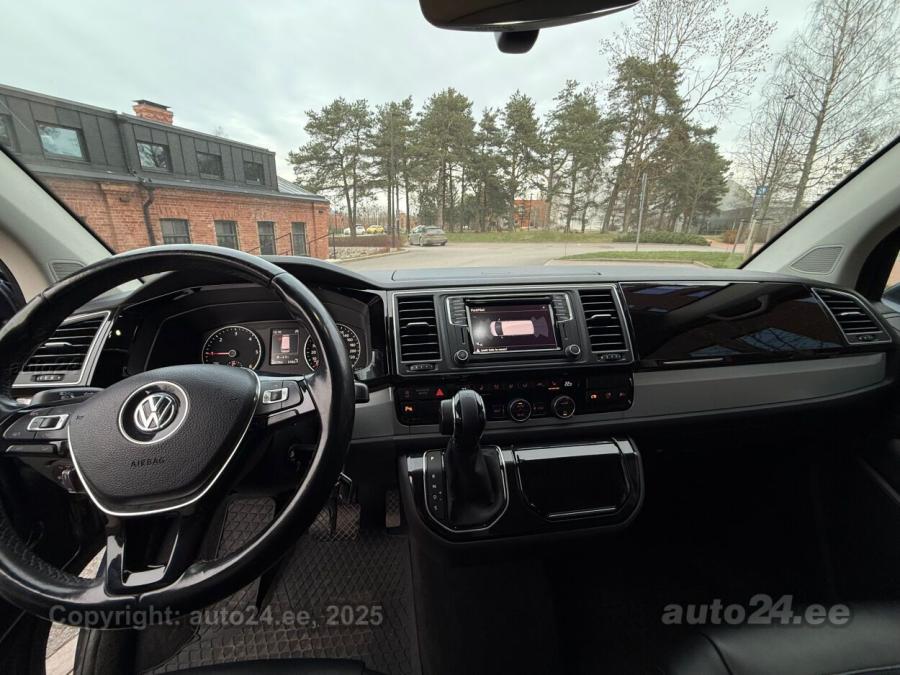 Blue Volkswagen Multivan 2016 in Tallinn, with an engine capacity of 2.00 L and mileage of 208 thousand km for 28499 €, photo 10 on AUTOMOTO.COM.LV