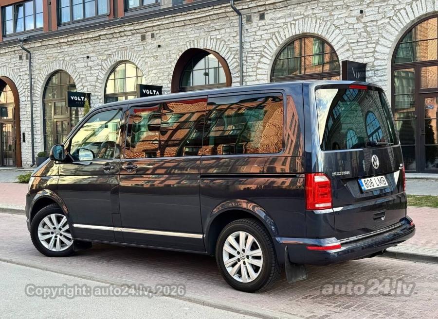 Blue Volkswagen Multivan 2016 in Tallinn, with an engine capacity of 2.00 L and mileage of 228 thousand km for 24999 €, photo 10 on AUTOMOTO.COM.LV
