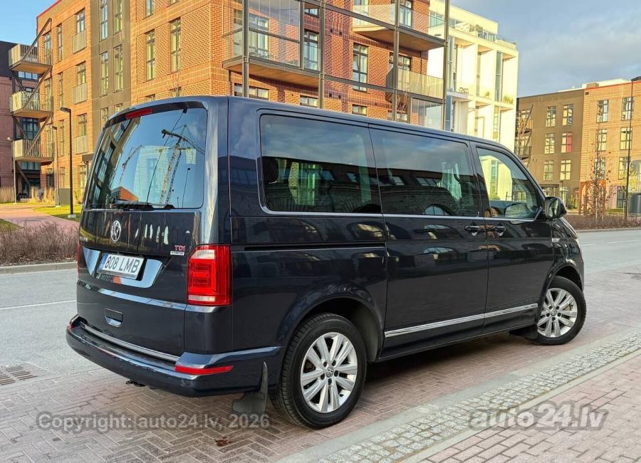 Blue Volkswagen Multivan 2016 in Tallinn, with an engine capacity of 2.00 L and mileage of 228 thousand km for 24999 €, photo 14 on AUTOMOTO.COM.LV