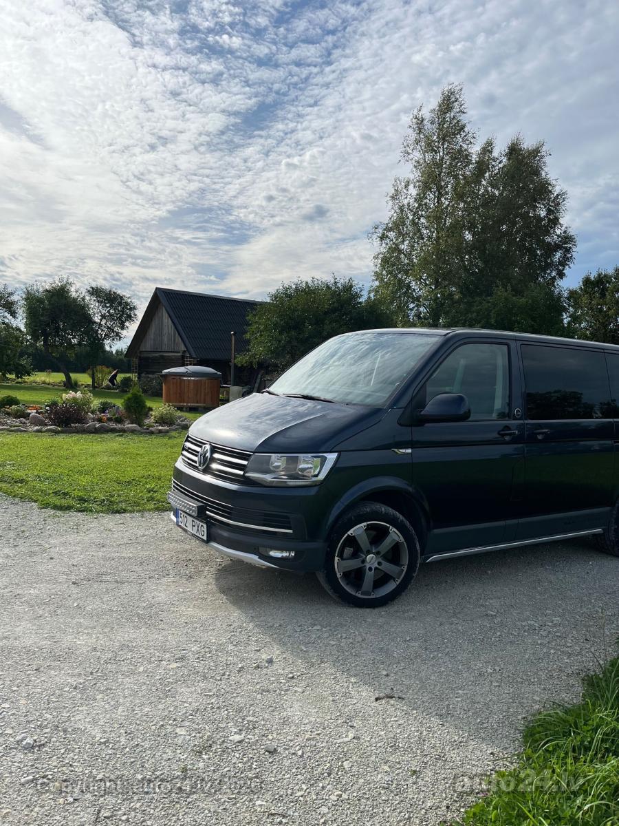Blue Volkswagen Multivan 2017 in Rapla, with an engine capacity of 2.00 L and mileage of 270 thousand km for 27500 €, photo 3 on AUTOMOTO.COM.LV