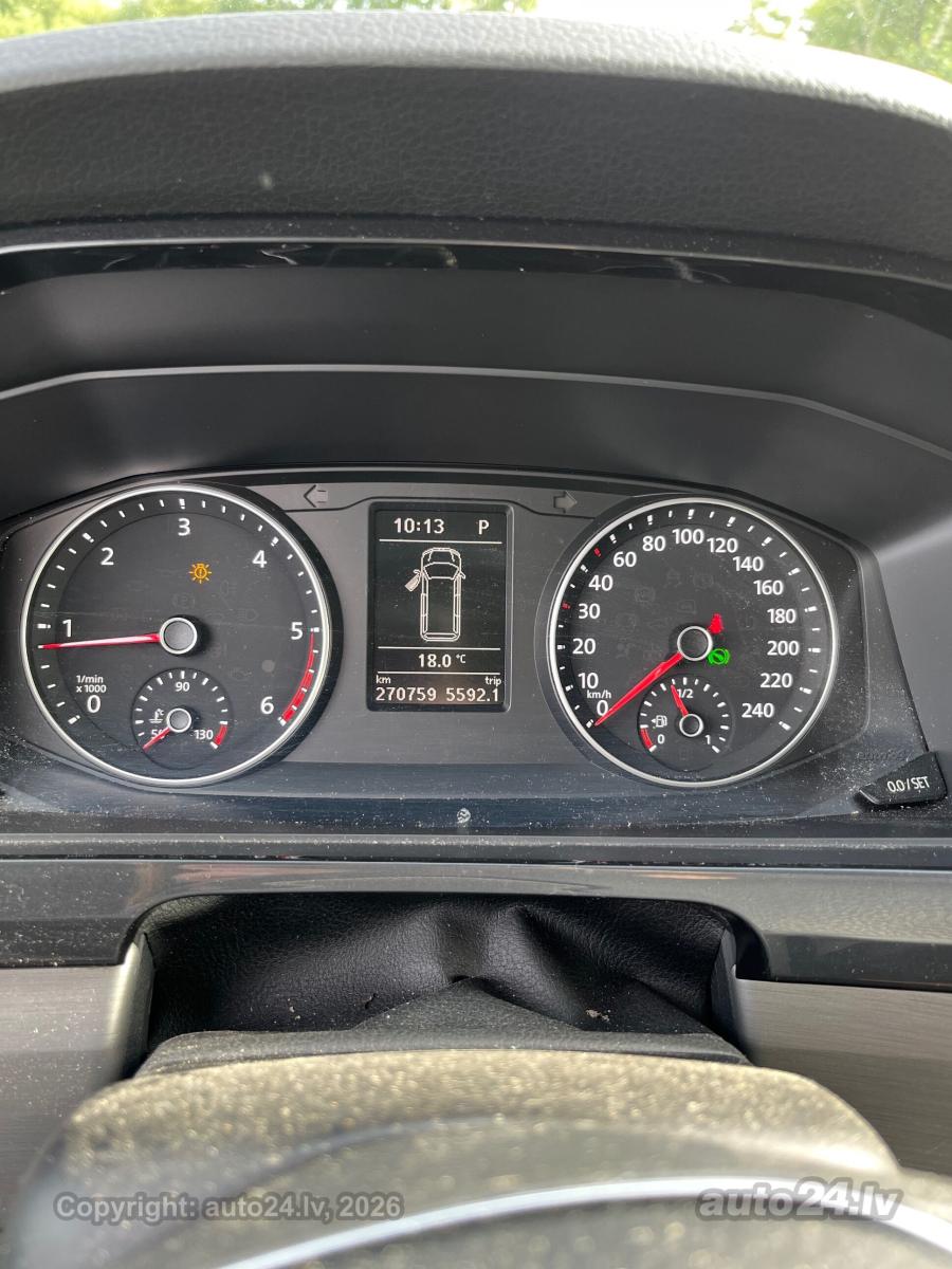 Blue Volkswagen Multivan 2017 in Rapla, with an engine capacity of 2.00 L and mileage of 270 thousand km for 27500 €, photo 6 on AUTOMOTO.COM.LV