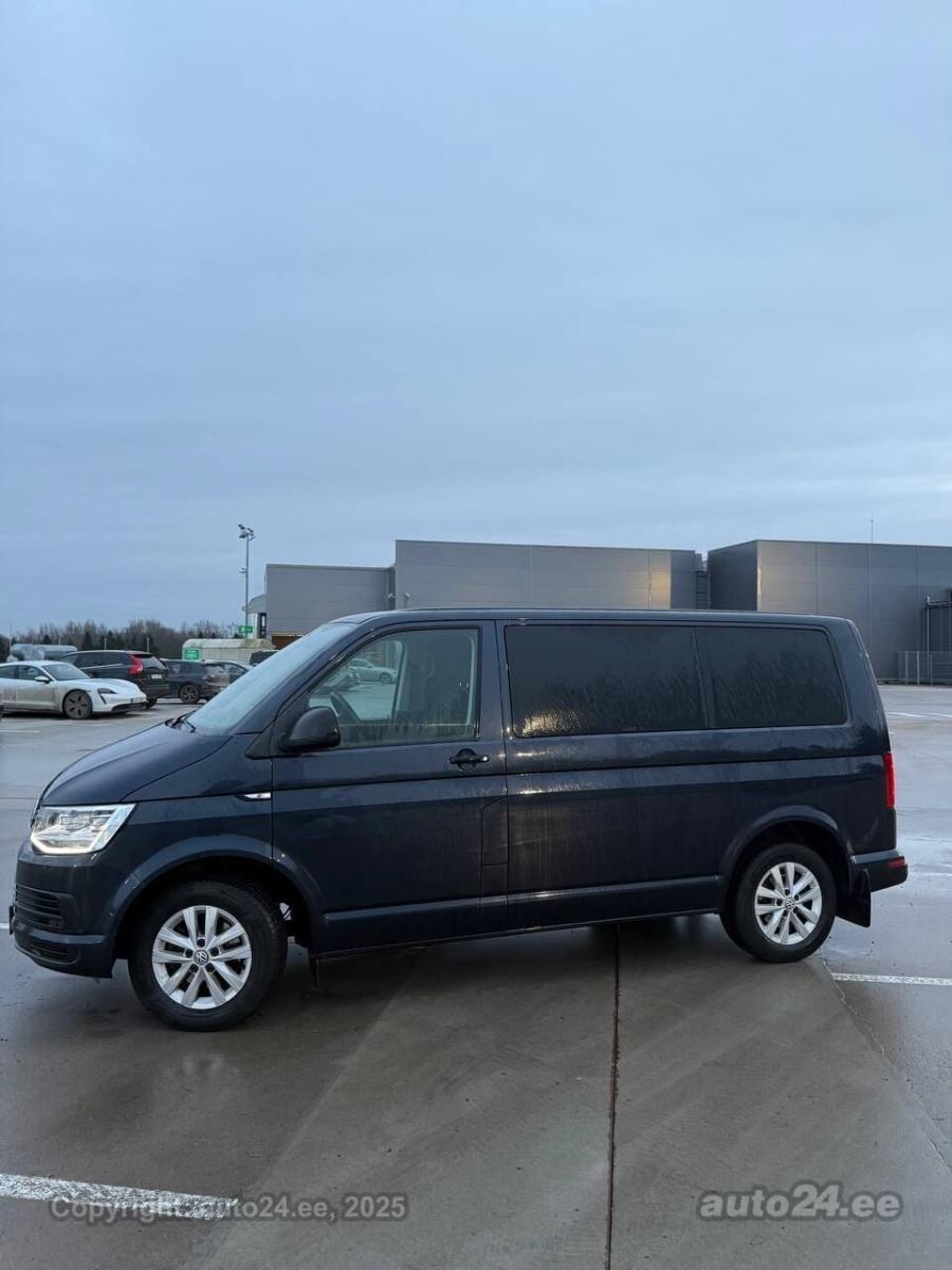 Zils Volkswagen Multivan 2020 Tallina, ar dzinēja tilpumu 2.00 L un nobraukumu 95 tūkst. km par 43000 €, foto 5 vietnē AUTOMOTO.COM.LV