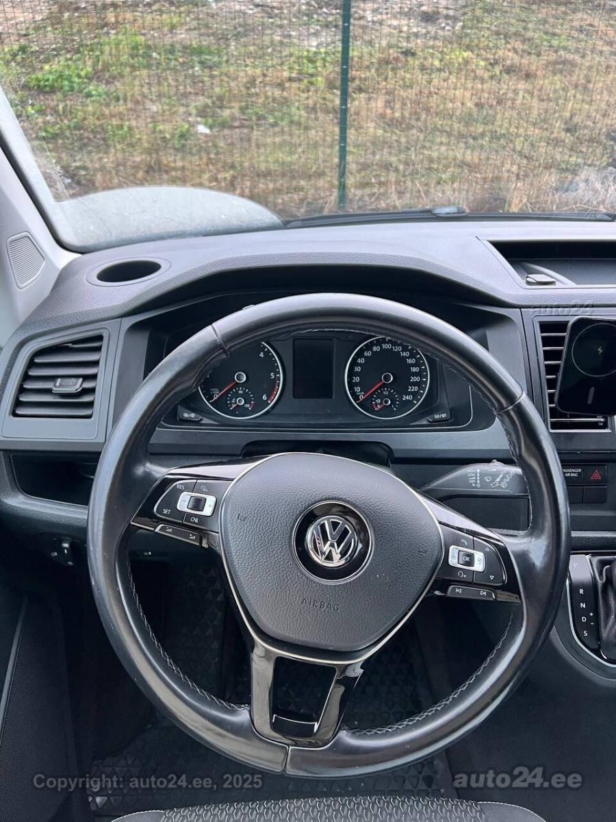 Zils Volkswagen Multivan 2020 Tallina, ar dzinēja tilpumu 2.00 L un nobraukumu 95 tūkst. km par 43000 €, foto 10 vietnē AUTOMOTO.COM.LV