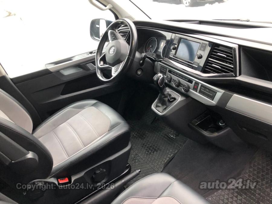 Zils Volkswagen Multivan 2020 Tallina, ar dzinēja tilpumu 2.00 L un nobraukumu 243 tūkst. km par 38500 €, foto 7 vietnē AUTOMOTO.COM.LV