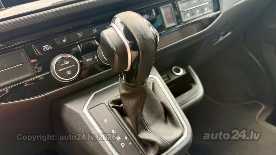 Zils Volkswagen Multivan 2022 Tallina, ar dzinēja tilpumu 2.00 L un nobraukumu 304 tūkst. km par 29900 €, foto 15 vietnē AUTOMOTO.COM.LV