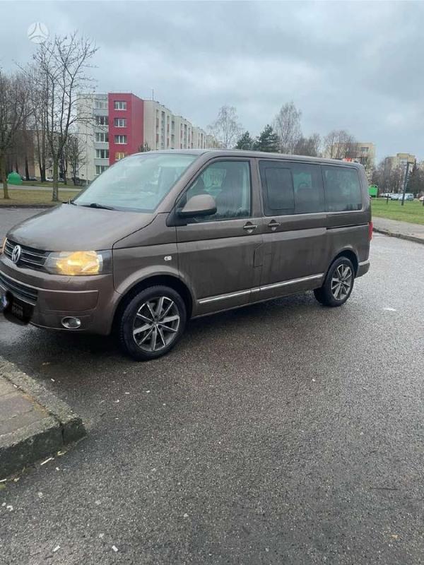 Коричневый Фольксваген Мультиван 2010 в Паневежис, объемом двигателя 0.00 л и пробегом 353 тыс. км за 10500 €, фото 2 на AUTOMOTO.COM.LV