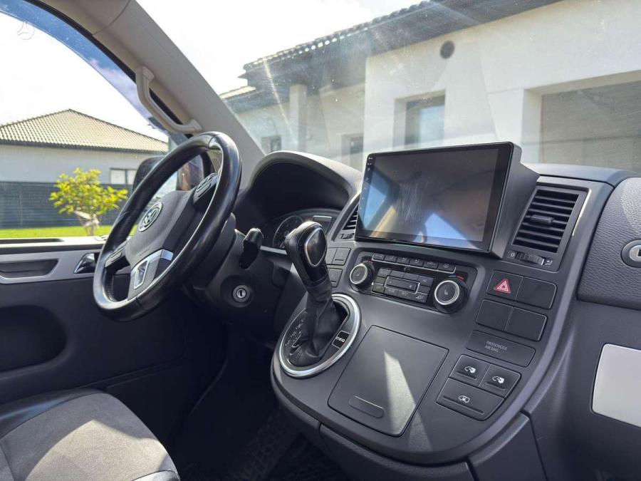 Brown Volkswagen Multivan 2011 in Klaipeda, with an engine capacity of 1.97 L and mileage of 220 thousand km for 17000 €, photo 7 on AUTOMOTO.COM.LV