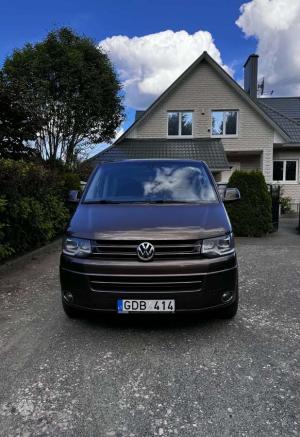 Brown Volkswagen Multivan 2012 in Vilnius, with an engine capacity of 2.00 L and mileage of 350 thousand km for 14700 €, photo 6 on AUTOMOTO.COM.LV