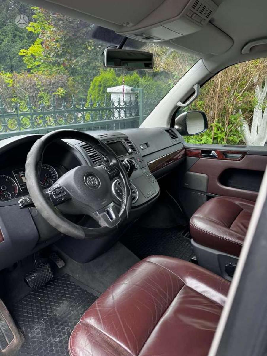 Brown Volkswagen Multivan 2012 in Vilnius, with an engine capacity of 2.00 L and mileage of 350 thousand km for 14700 €, photo 7 on AUTOMOTO.COM.LV