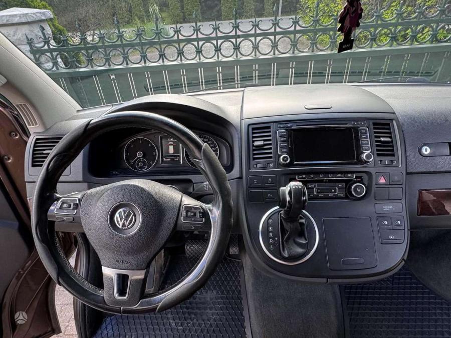 Brown Volkswagen Multivan 2012 in Vilnius, with an engine capacity of 2.00 L and mileage of 350 thousand km for 14700 €, photo 8 on AUTOMOTO.COM.LV