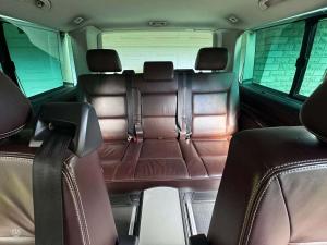 Brown Volkswagen Multivan 2012 in Vilnius, with an engine capacity of 2.00 L and mileage of 350 thousand km for 14700 €, photo 9 on AUTOMOTO.COM.LV