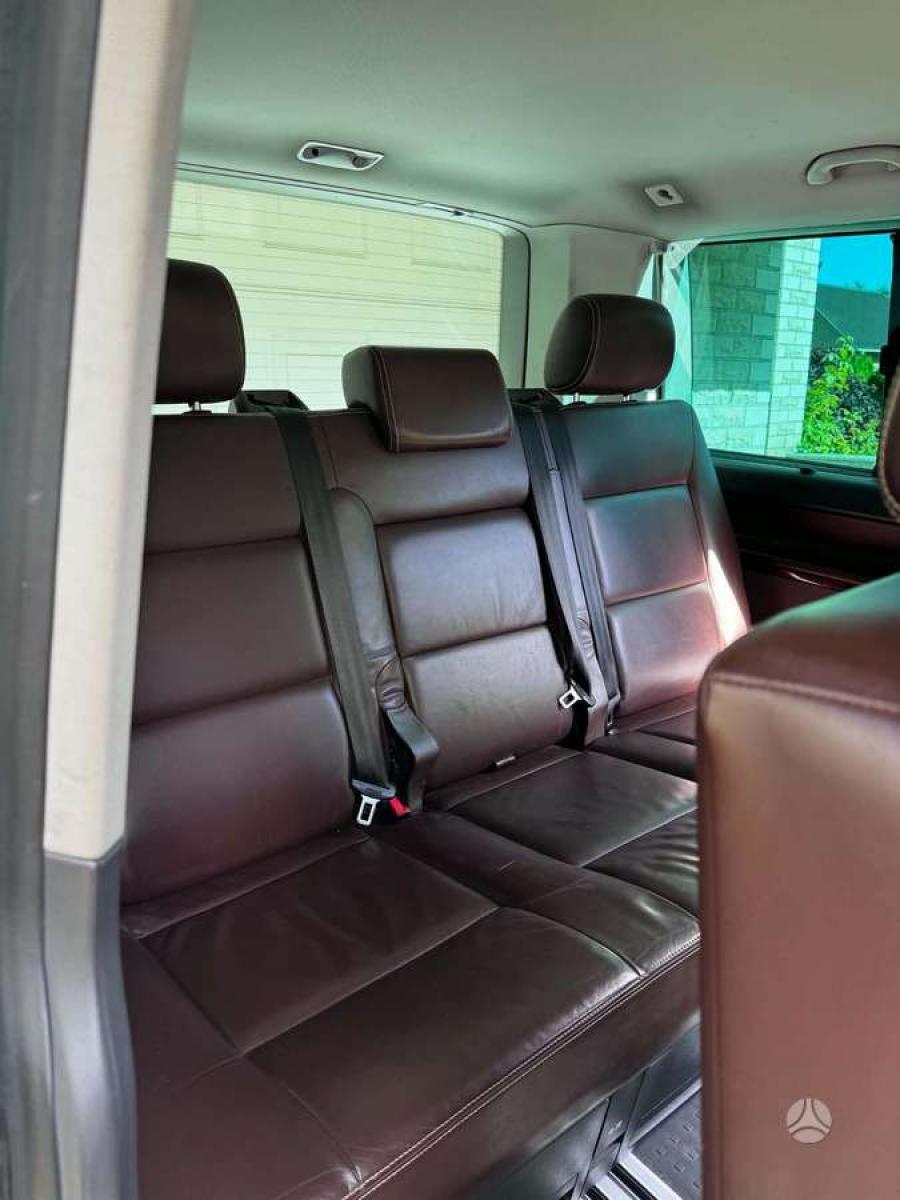 Brown Volkswagen Multivan 2012 in Vilnius, with an engine capacity of 2.00 L and mileage of 350 thousand km for 14700 €, photo 11 on AUTOMOTO.COM.LV