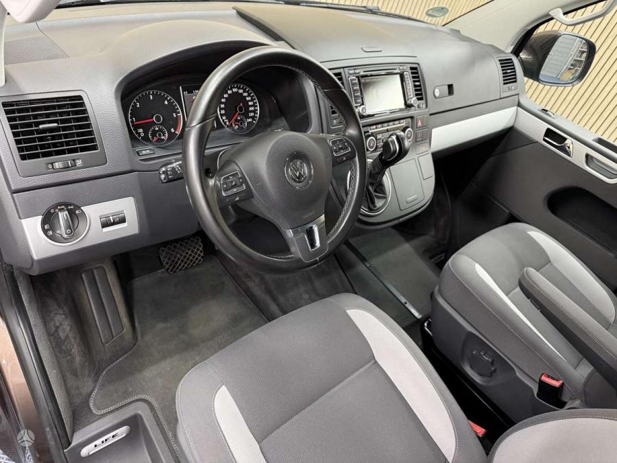 Brūns Volkswagen Multivan 2013 Marijampole, ar dzinēja tilpumu 1.97 L un nobraukumu 204 tūkst. km par 17350 €, foto 3 vietnē AUTOMOTO.COM.LV