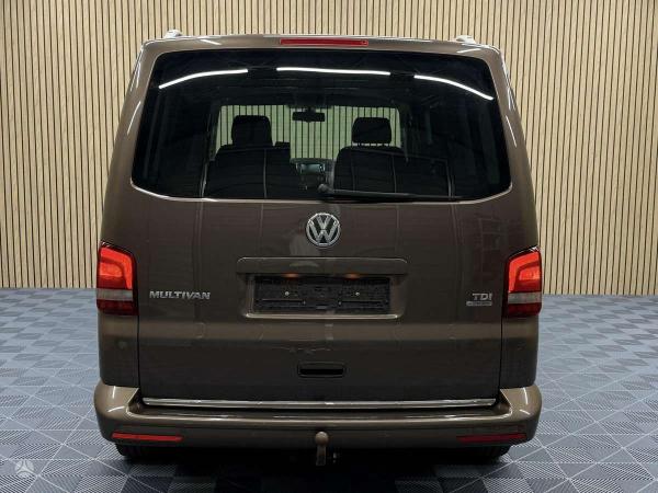 Brown Volkswagen Multivan 2013 in Marijampole, with an engine capacity of 1.97 L and mileage of 204 thousand km for 17350 €, photo 6 on AUTOMOTO.COM.LV