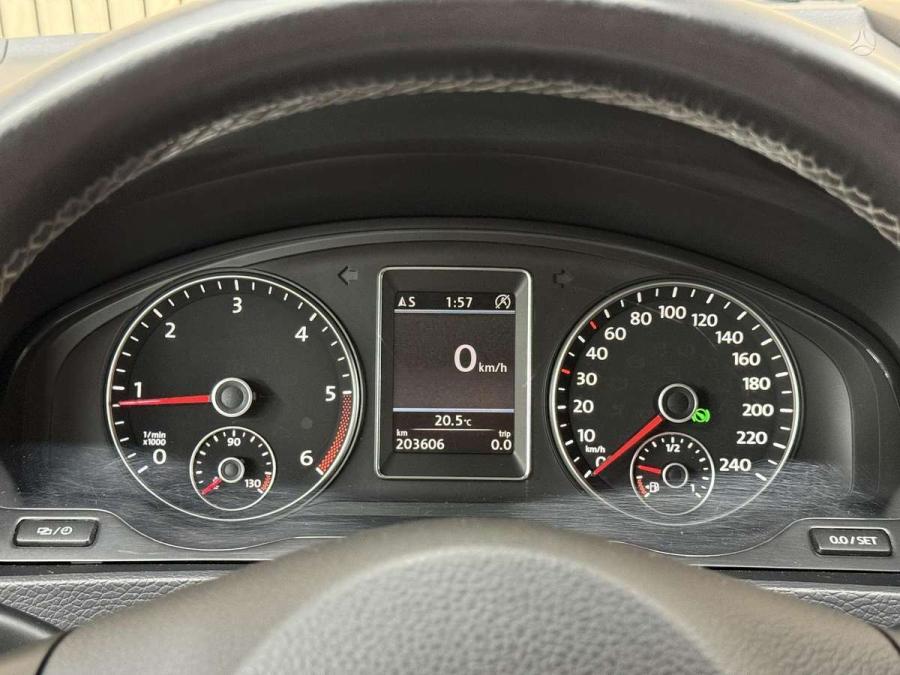 Brūns Volkswagen Multivan 2013 Marijampole, ar dzinēja tilpumu 1.97 L un nobraukumu 204 tūkst. km par 17350 €, foto 27 vietnē AUTOMOTO.COM.LV