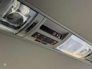 Brūns Volkswagen Multivan 2013 Marijampole, ar dzinēja tilpumu 1.97 L un nobraukumu 204 tūkst. km par 17350 €, foto 30 vietnē AUTOMOTO.COM.LV