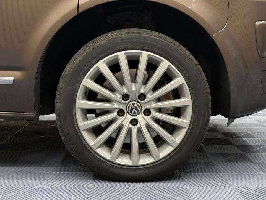 Brūns Volkswagen Multivan 2013 Marijampole, ar dzinēja tilpumu 1.97 L un nobraukumu 204 tūkst. km par 17350 €, foto 33 vietnē AUTOMOTO.COM.LV